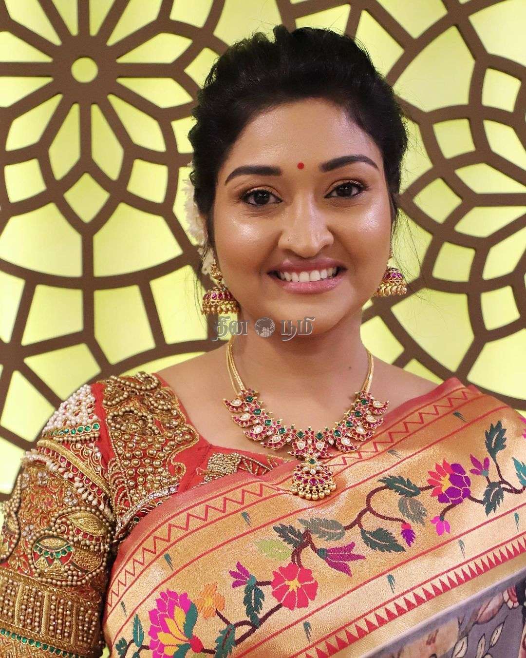 Actress Neelima Rani is looking gorgeous in saree | தின பூமி